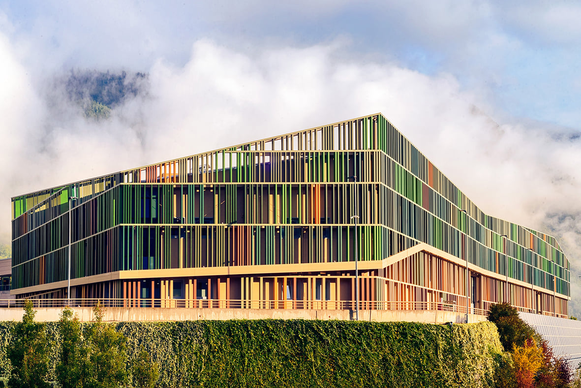 INNOVA - Vision. Technology. Solution.